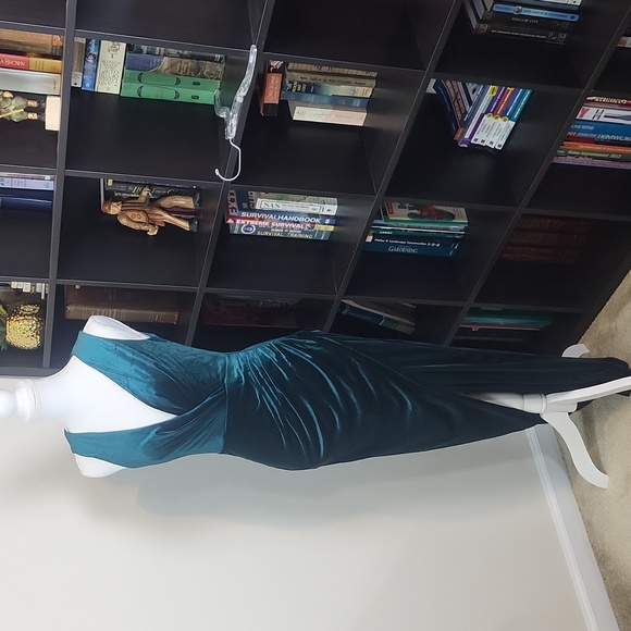 Ababalaya | Dresses | Ababalaya Green Velour Horizontal Pleat High Slit ...